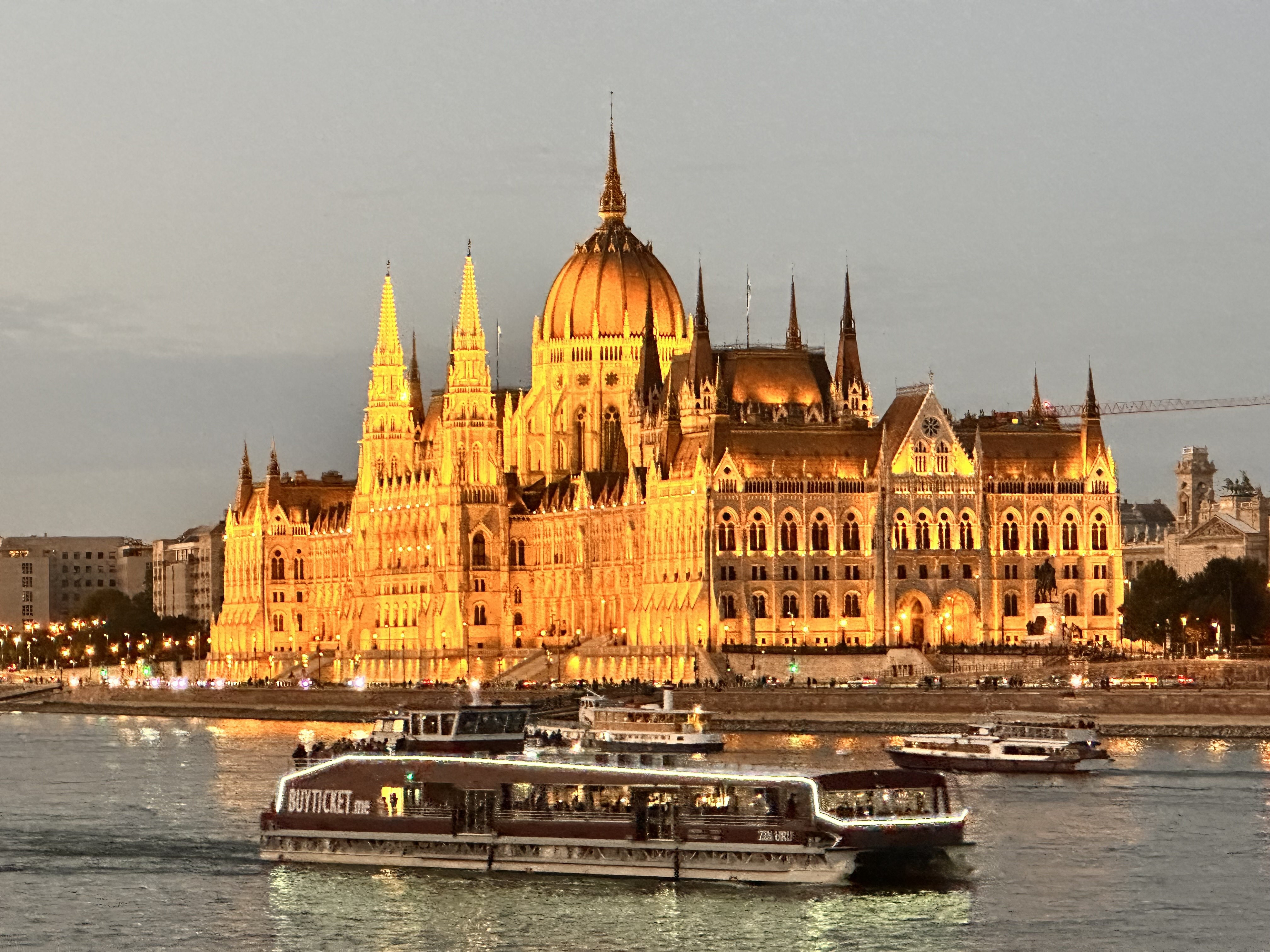 Wien - Bratislava - Budapest : Drei Perlen am blauen Band der Donau ...